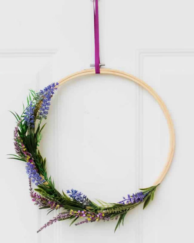 25 DIY Spring Wreath Ideas for Front Door - Blitsy