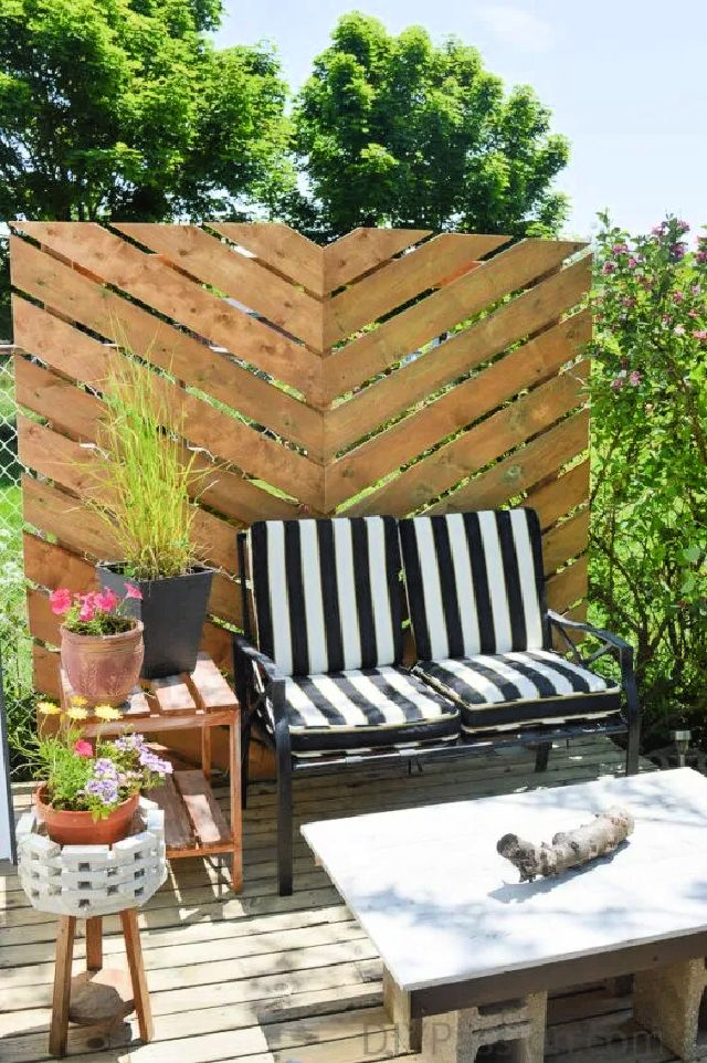 25 Inexpensive Privacy Fence Ideas - Blitsy