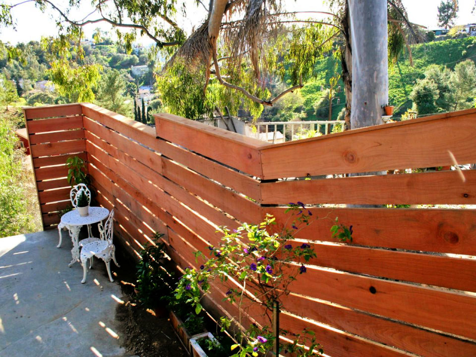 25 Inexpensive Privacy Fence Ideas - Blitsy