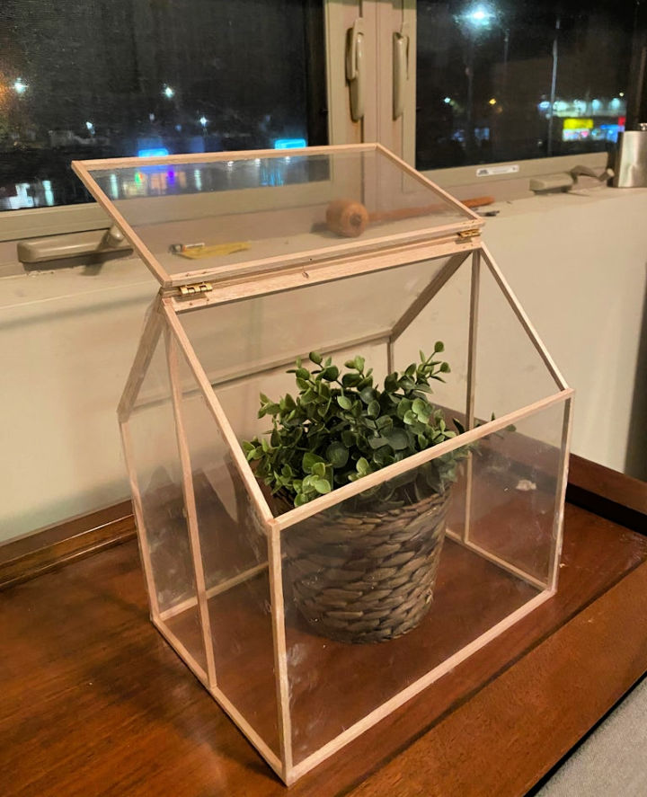 25 Small DIY Indoor Greenhouse Plans That Are Easy To Build