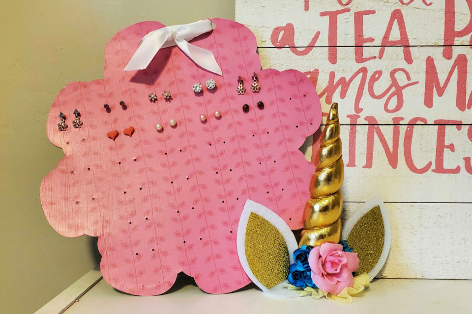 25 DIY Earring Holder Ideas to Make - Blitsy