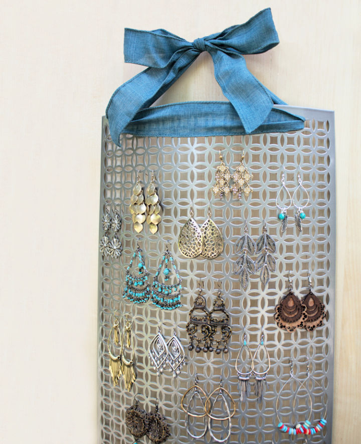 25 DIY Earring Holder Ideas to Make - Blitsy