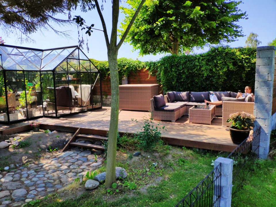 Easy DIY Deck - Step by Step Guide - Blitsy