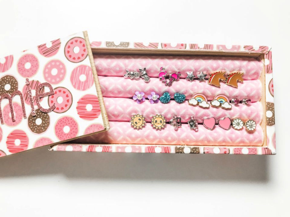 25 DIY Earring Holder Ideas to Make - Blitsy