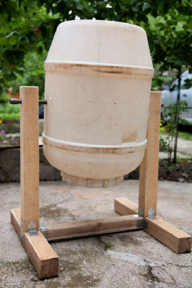 DIY Compost Tumbler for Eco-Friendly Waste Management - Blitsy