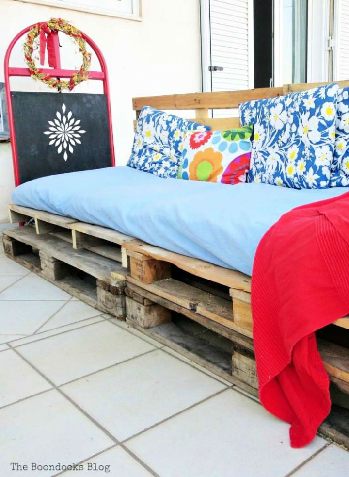 Easy DIY Couch (25 Ways to Build) - Blitsy