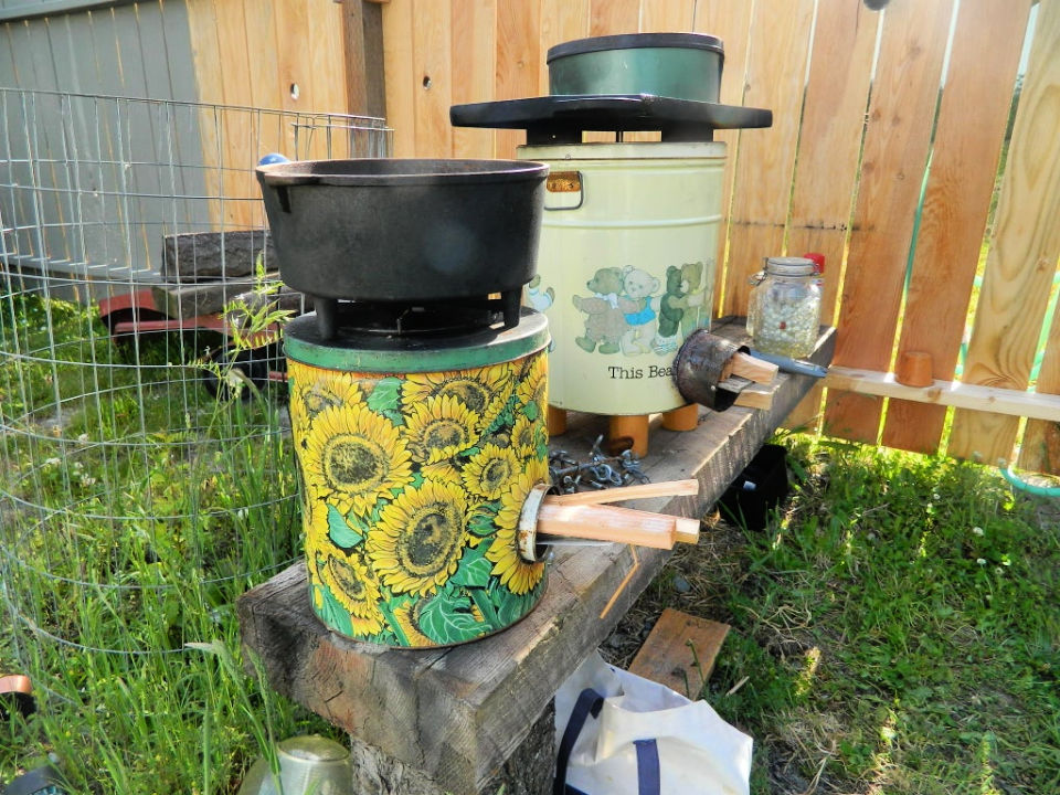 30 Free DIY Rocket Stove Plans Out of Recycled Material