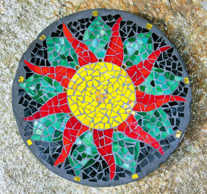 30 Beautiful DIY Stepping Stones to Make for Garden - Blitsy