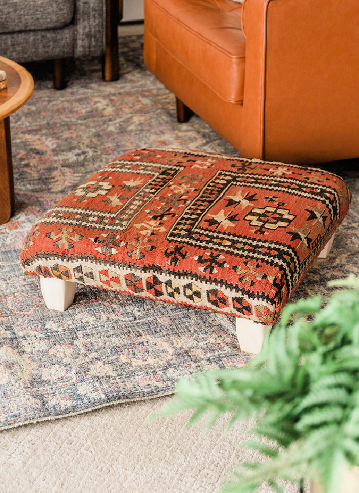 DIY Ottoman (25 Ways) - Blitsy