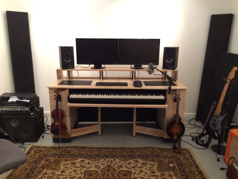 20 Functional DIY Studio Desk Plans and Ideas - Blitsy