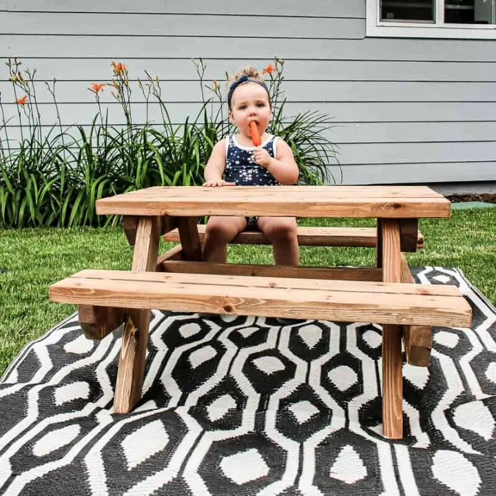 25 DIY Kids Table Plans with Chairs and Storage Option