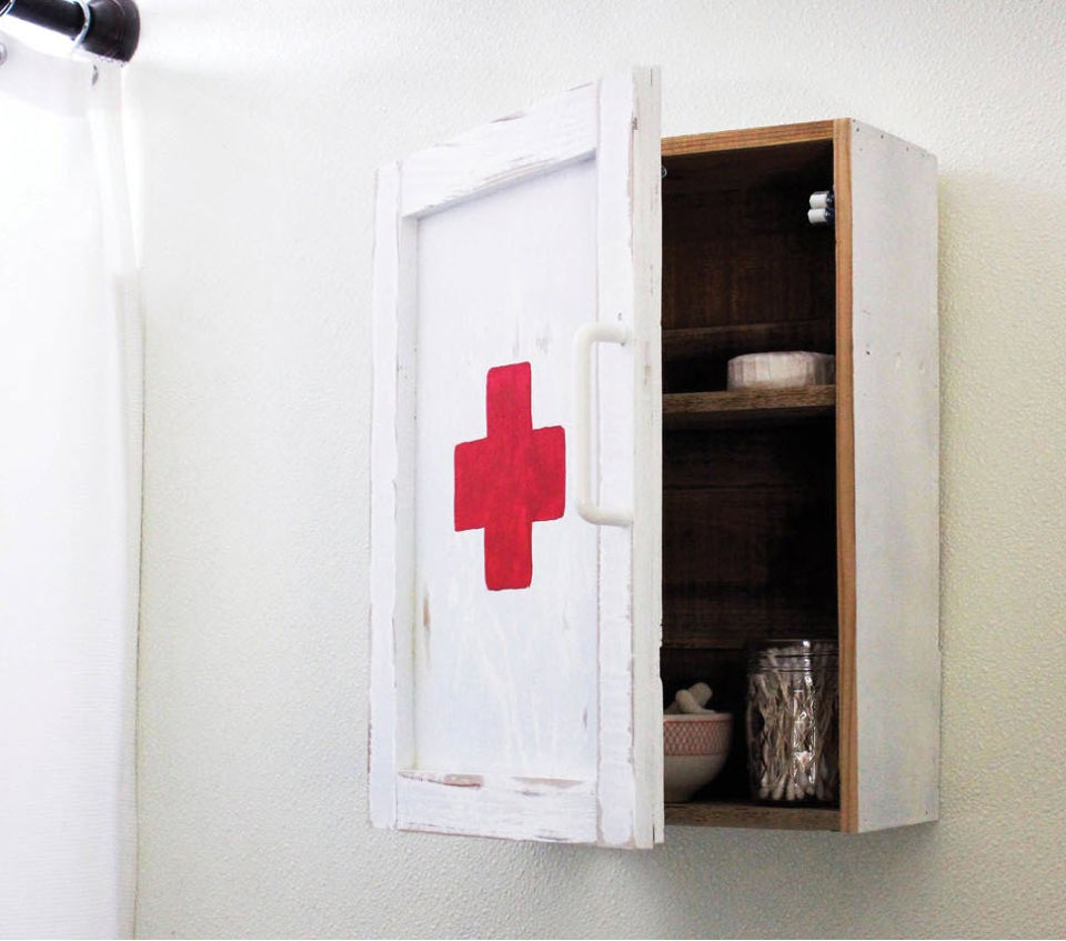DIY Medicine Cabinet (25 Ideas) - Blitsy