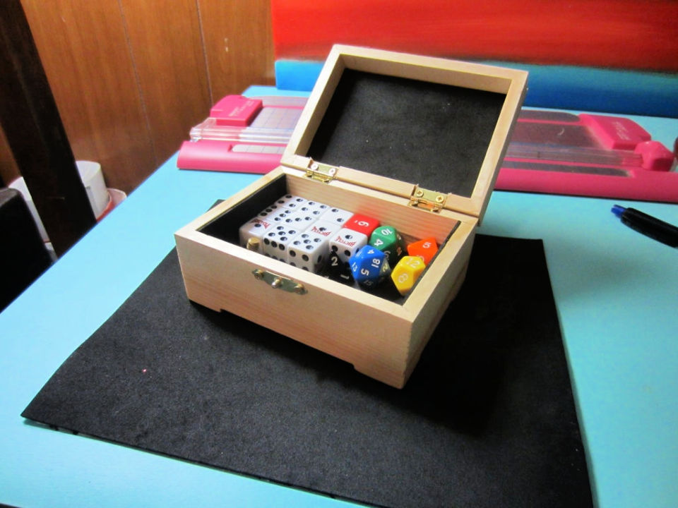 DIY Dice Tray for Endless Gaming Fun - Blitsy