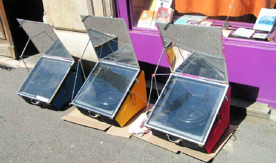How To Make a DIY Solar Oven: 25 Free Plans - Blitsy