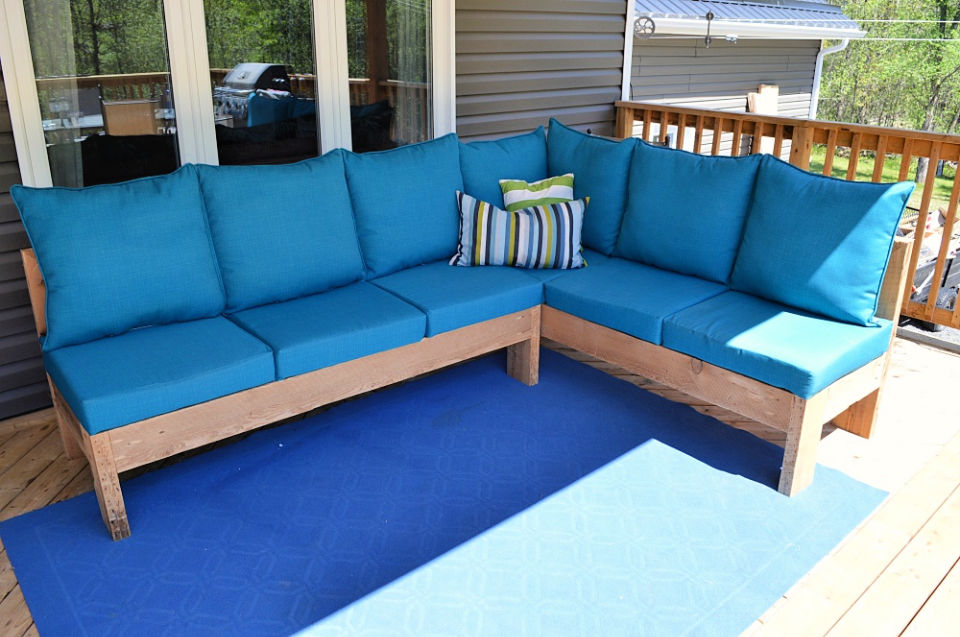 25 DIY Outdoor Sectional Plans - Free DIY Patio Sofa