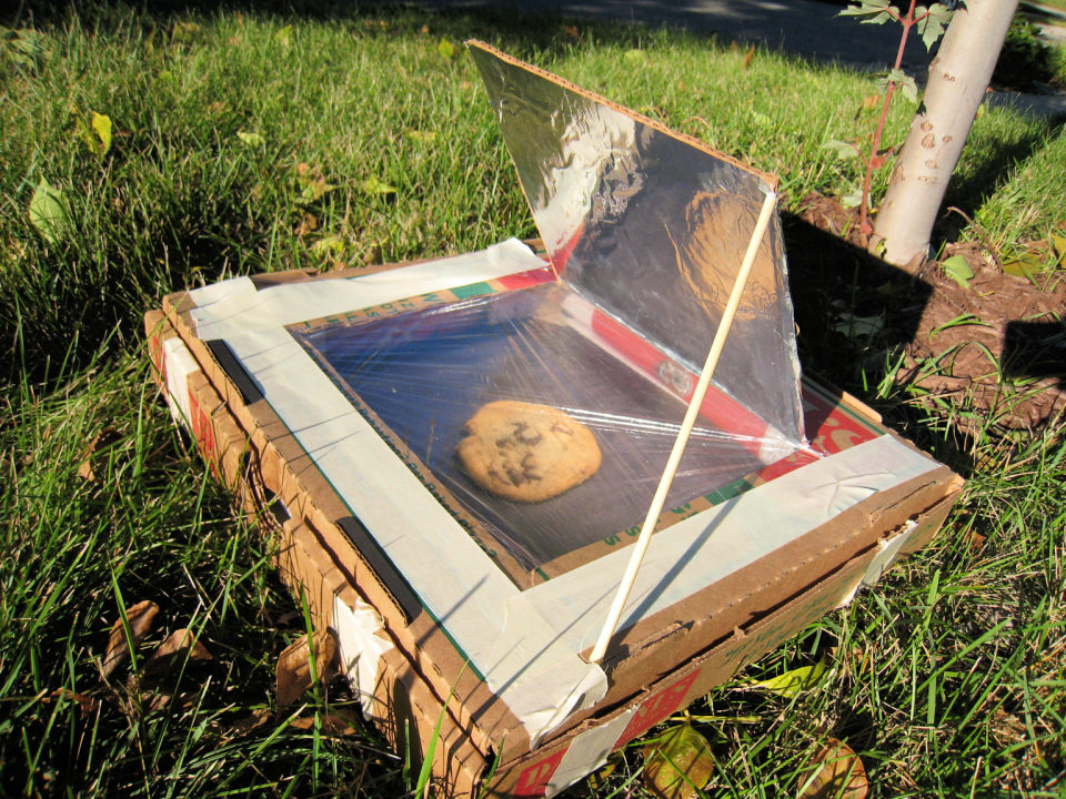 How To Make a DIY Solar Oven: 25 Free Plans - Blitsy