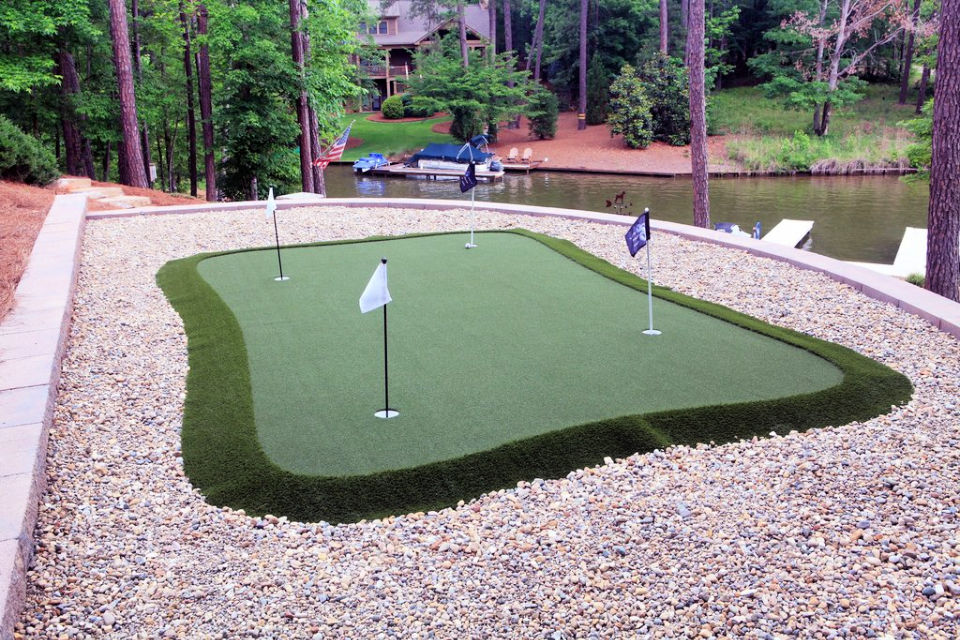 15 DIY Putting Green Ideas for Backyard - Blitsy