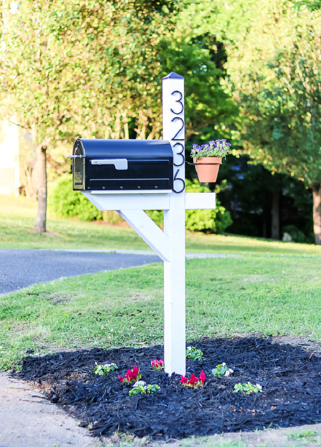 25 Mailbox Post Ideas to Upgrade Your Curb Appeal - Blitsy
