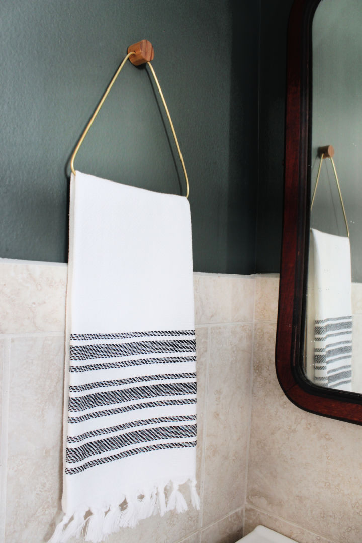 25 Unique DIY Towel Rack Ideas to Organize Your Bathroom