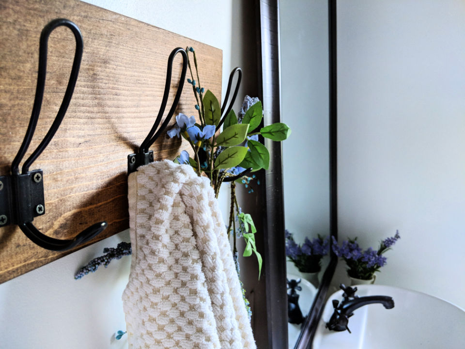25 Unique DIY Towel Rack Ideas to Organize Your Bathroom