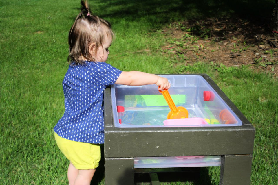 25 Best DIY Water Table Ideas for Kids, Toddlers - Blitsy