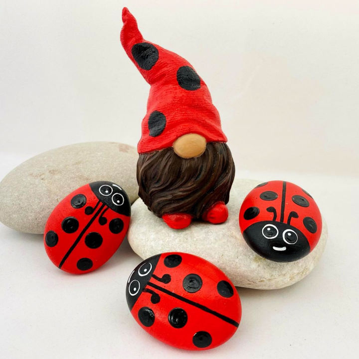 25 Fun and Easy Ladybug Rock Ideas - Blitsy
