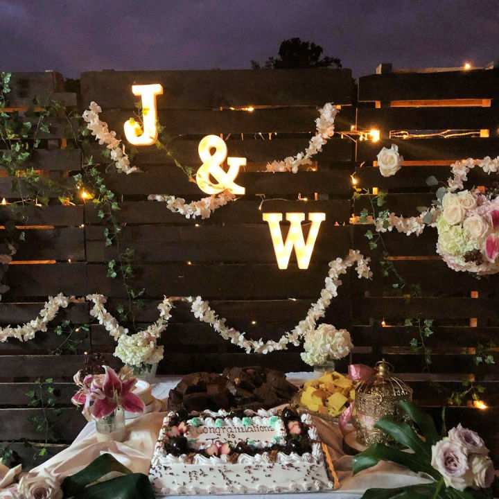 20 Wood Pallet Backdrop Ideas To Get Rustic Appeal Blitsy