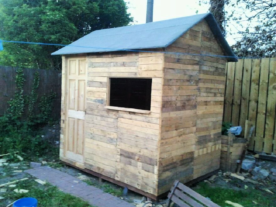 25 Free DIY Wood Pallet Shed Plans with PDF Instructions