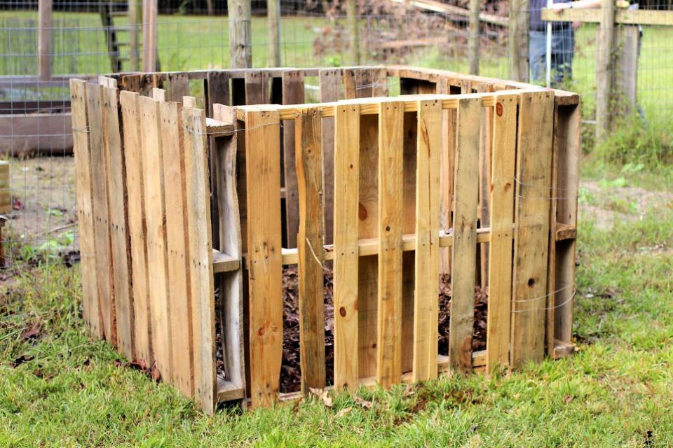 25 DIY Pallet Compost Bin Ideas To Build Your Own