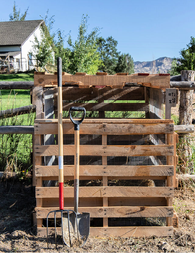 25 DIY Pallet Compost Bin Ideas To Build Your Own
