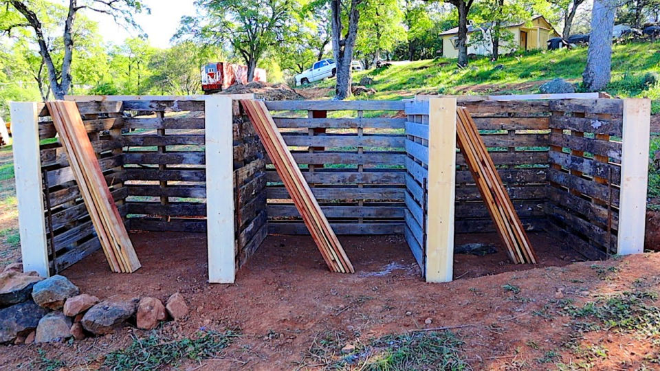 25 DIY Pallet Compost Bin Ideas To Build Your Own