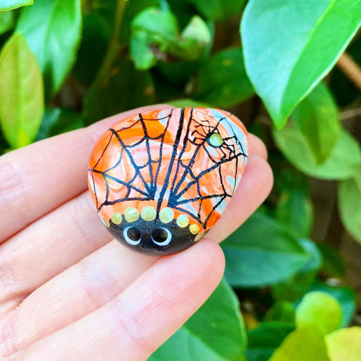 25 Fun and Easy Ladybug Rock Ideas - Blitsy