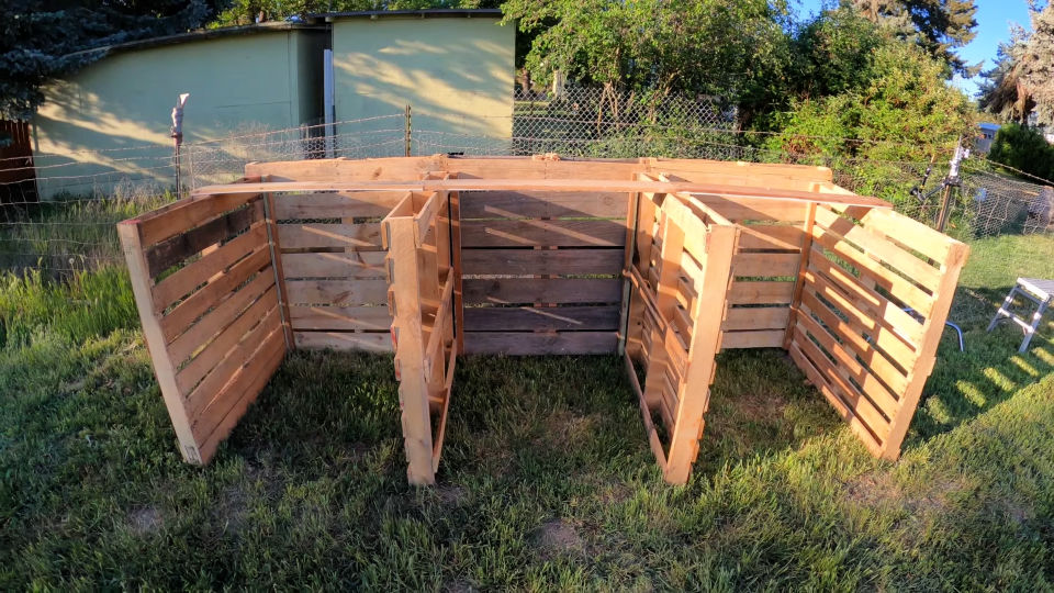 25 DIY Pallet Compost Bin Ideas To Build Your Own