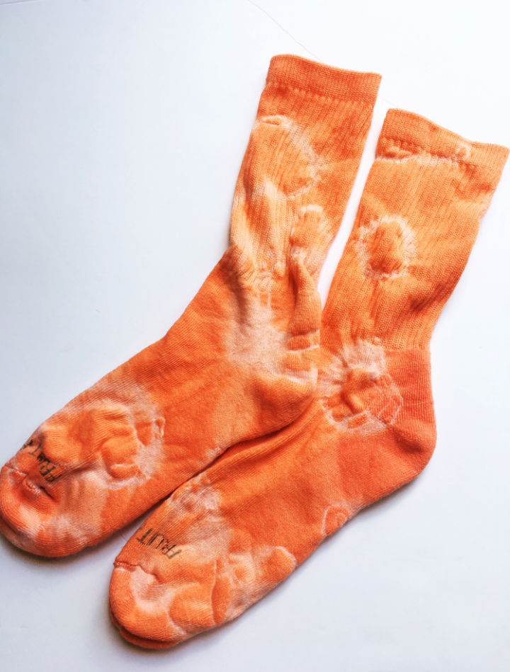 25 Easy Tie Dye Sock Patterns - How to Tie Dye Socks