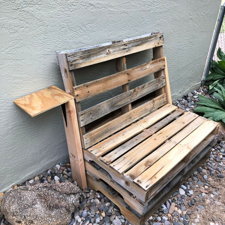 40 Free DIY Wood Pallet Chair Plans and Ideas - Blitsy