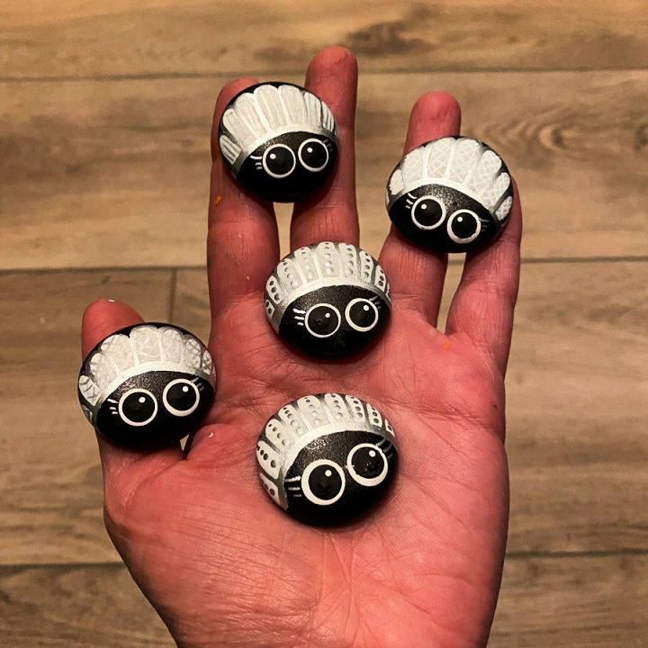 25 Fun and Easy Ladybug Rock Ideas - Blitsy