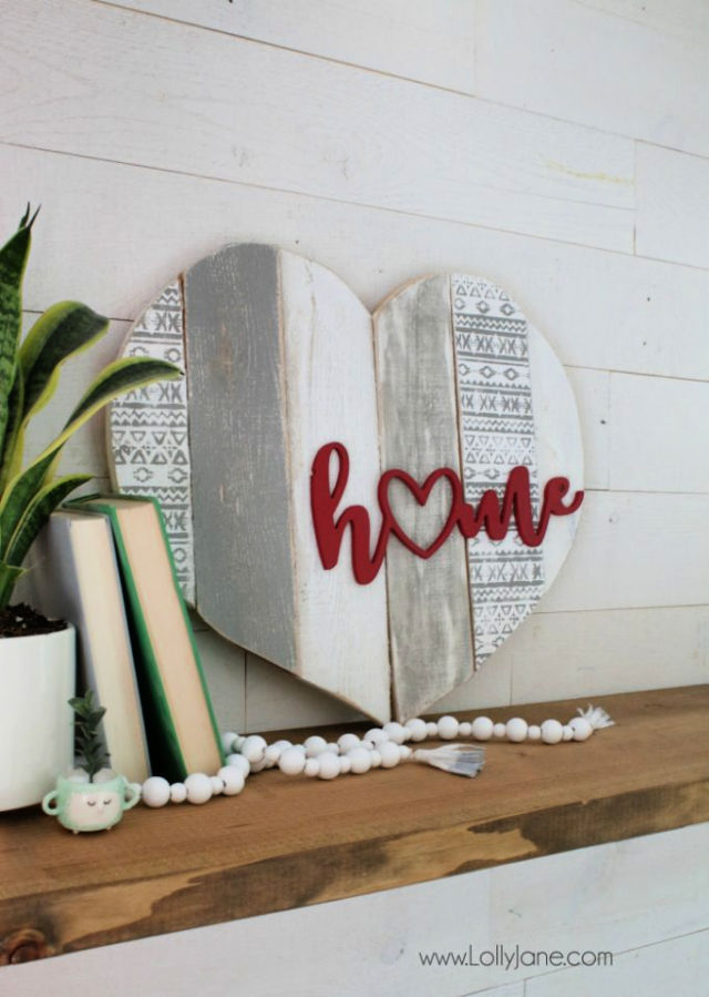 40 Wood Pallet Sign Ideas You Can DIY - Blitsy