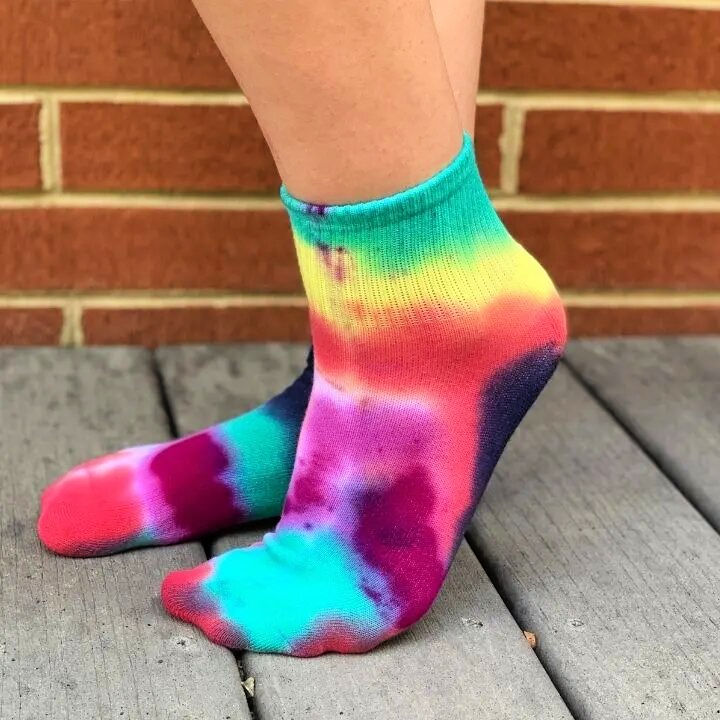 25 Easy Tie Dye Sock Patterns - How to Tie Dye Socks