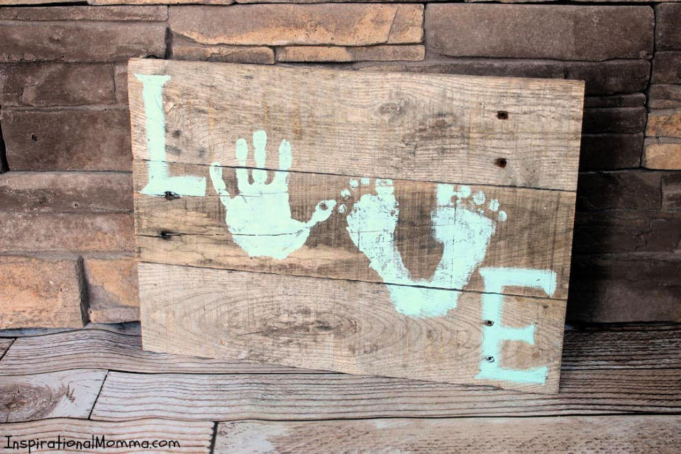 40 Wood Pallet Sign Ideas You Can DIY - Blitsy