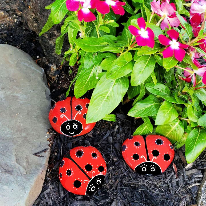 25 Fun and Easy Ladybug Rock Ideas - Blitsy