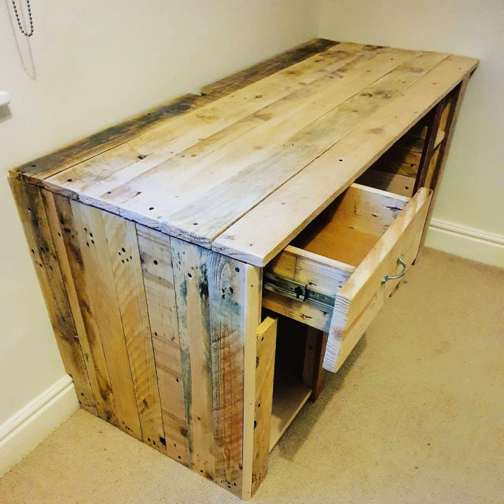 40 DIY Wood Pallet Desk Ideas with Free Plans - Blitsy