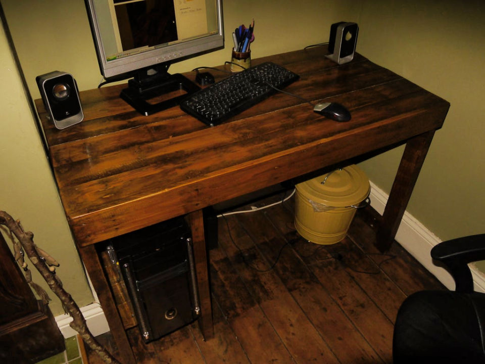 40 DIY Wood Pallet Desk Ideas with Free Plans - Blitsy