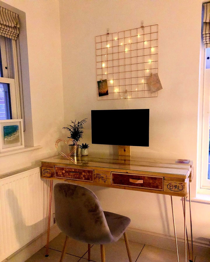 40 DIY Wood Pallet Desk Ideas with Free Plans - Blitsy
