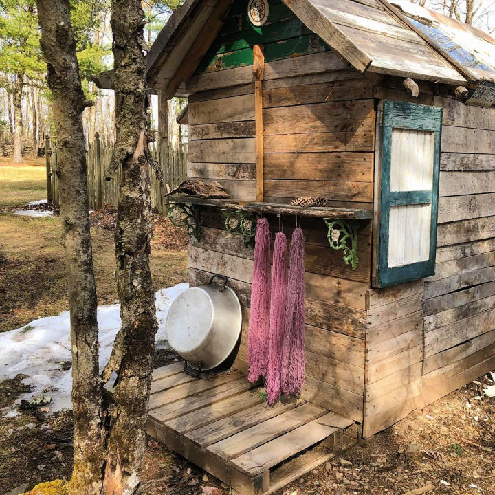 25 Free DIY Wood Pallet Shed Plans with PDF Instructions