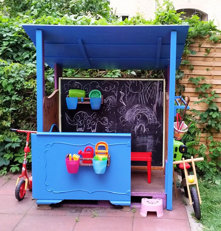 25 Free DIY Pallet Playhouse Plans and Ideas - Blitsy