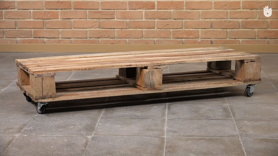 20 DIY Pallet TV Stand Plans and Ideas - Blitsy