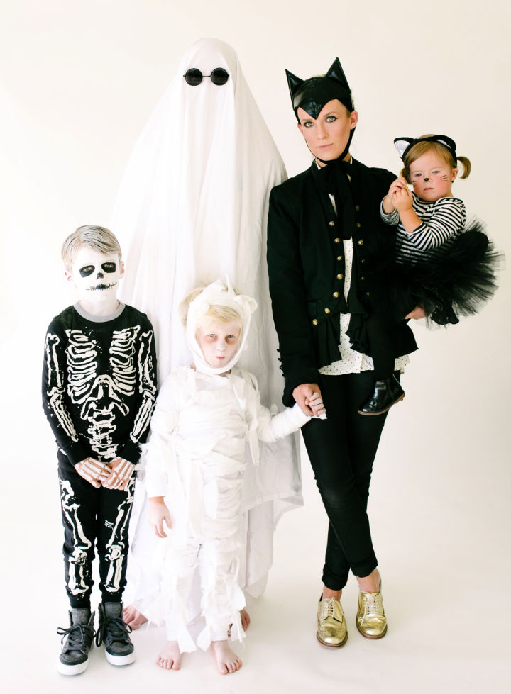 40 DIY Group Halloween Costumes 2024: Group Costume Ideas
