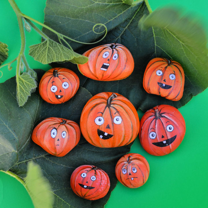 25 Easy Halloween Painted Rocks - Halloween Rock Ideas