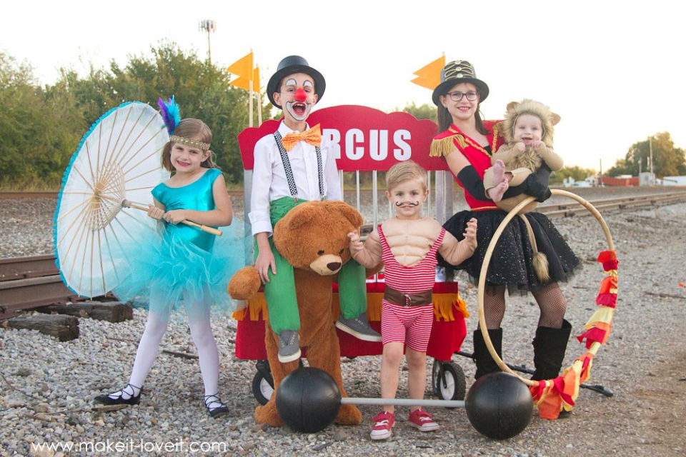 20 DIY Circus Costume Ideas for Family This Halloween