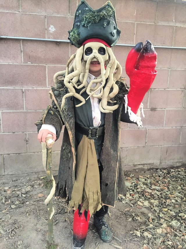 25 Last Minute DIY Pirate Costume Ideas 2024 - Blitsy
